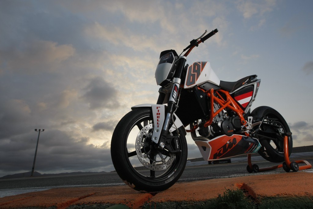 KTM Duke ¡Para todos! 125, 200, 390, 690, 990cc y hasta un espectacular ...